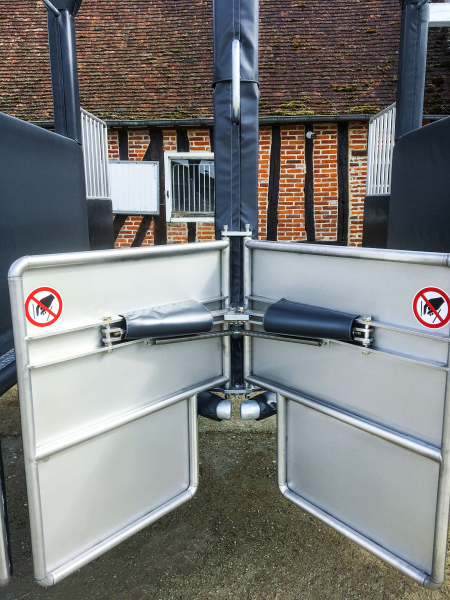 FEATURES - Starting Gates - Starting Stalls - Racing Barriers - Race start