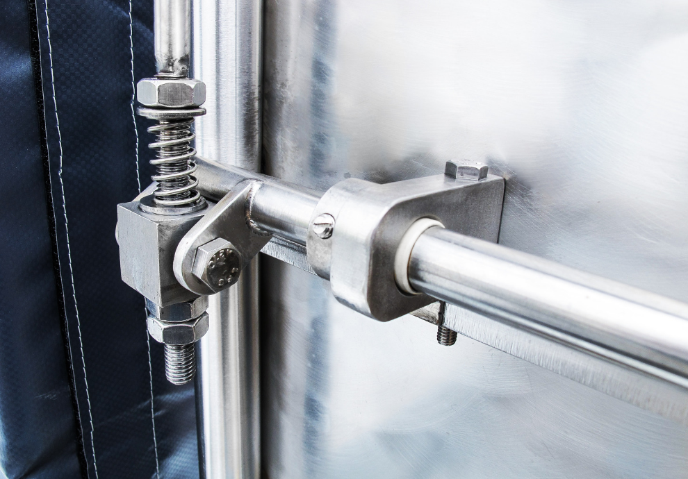 FEATURES - Starting Gates - Starting Stalls - Racing Barriers - Race start